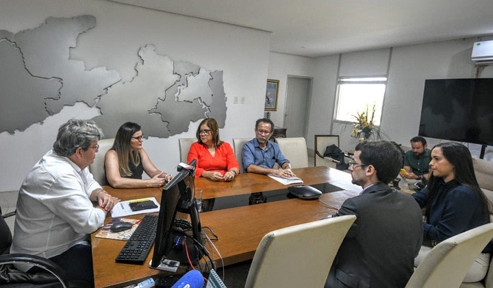 Em reunião com sindicatos ligados à enfermagem, João Azevedo assume compromisso de pagar o piso ...